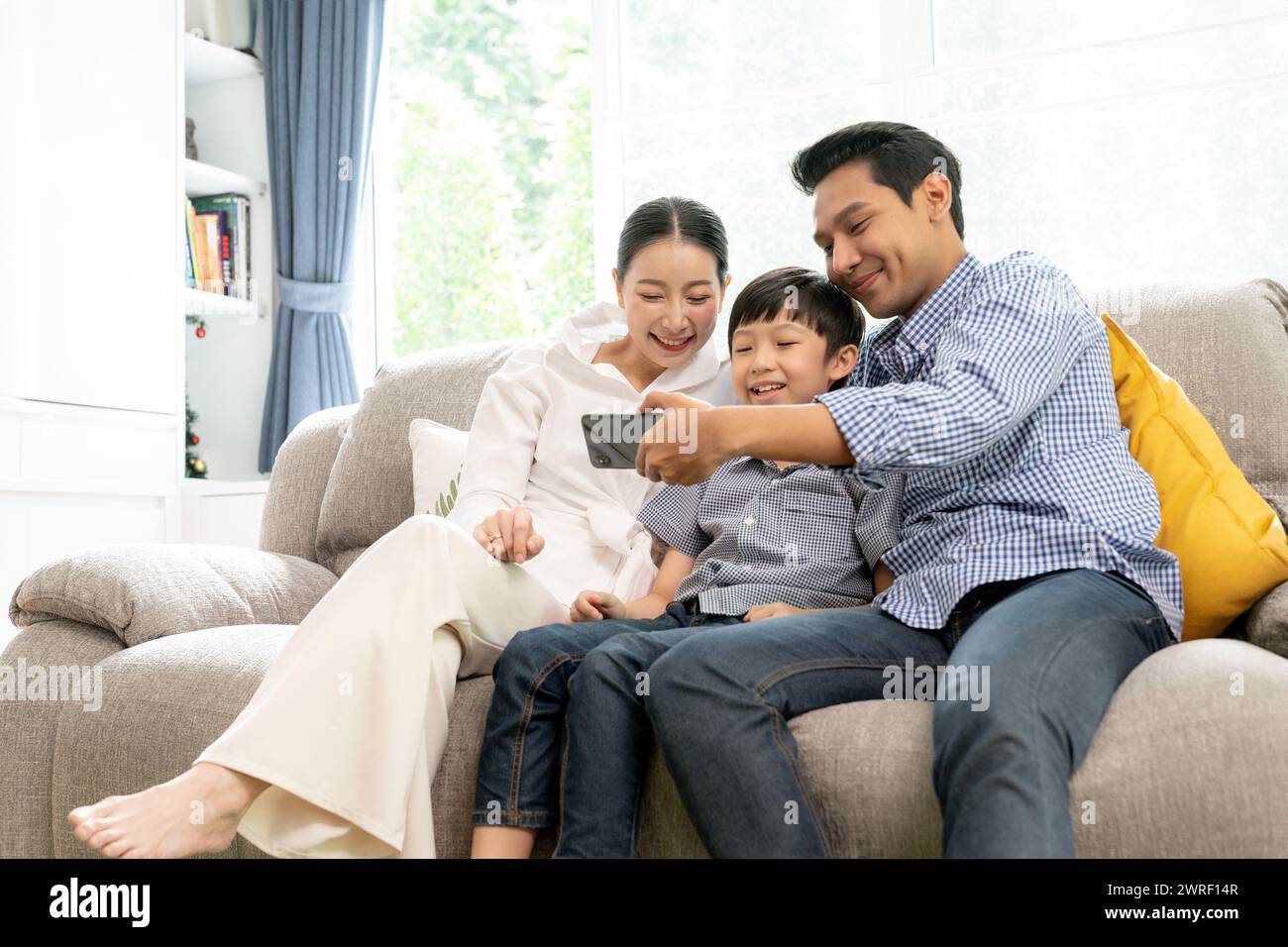 Asian education parents hi-res stock photography and images - Alamy