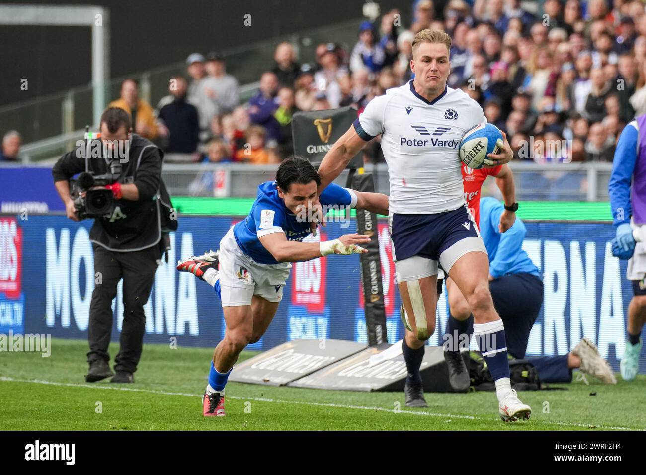Duhan Van Der Merwe of Scotland seen in action during the Guinness Six ...