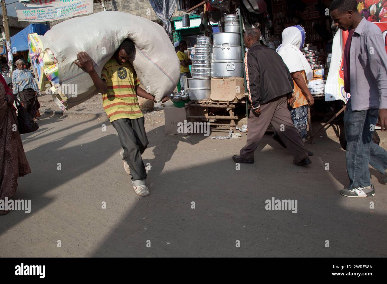 Addis ababa ethiopia africa poor hi-res stock photography and images ...