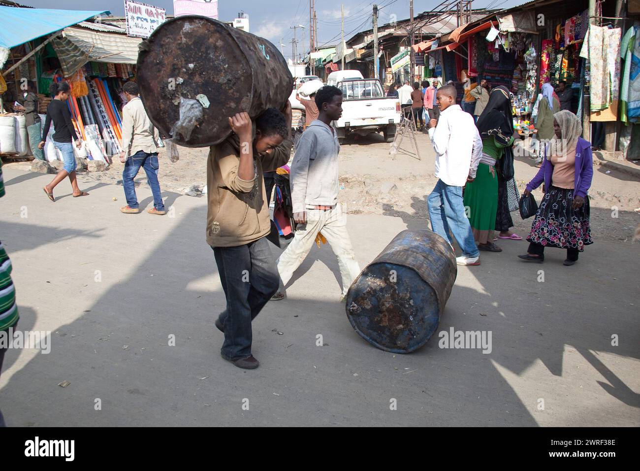 Addis ababa ethiopia africa poor hi-res stock photography and images ...