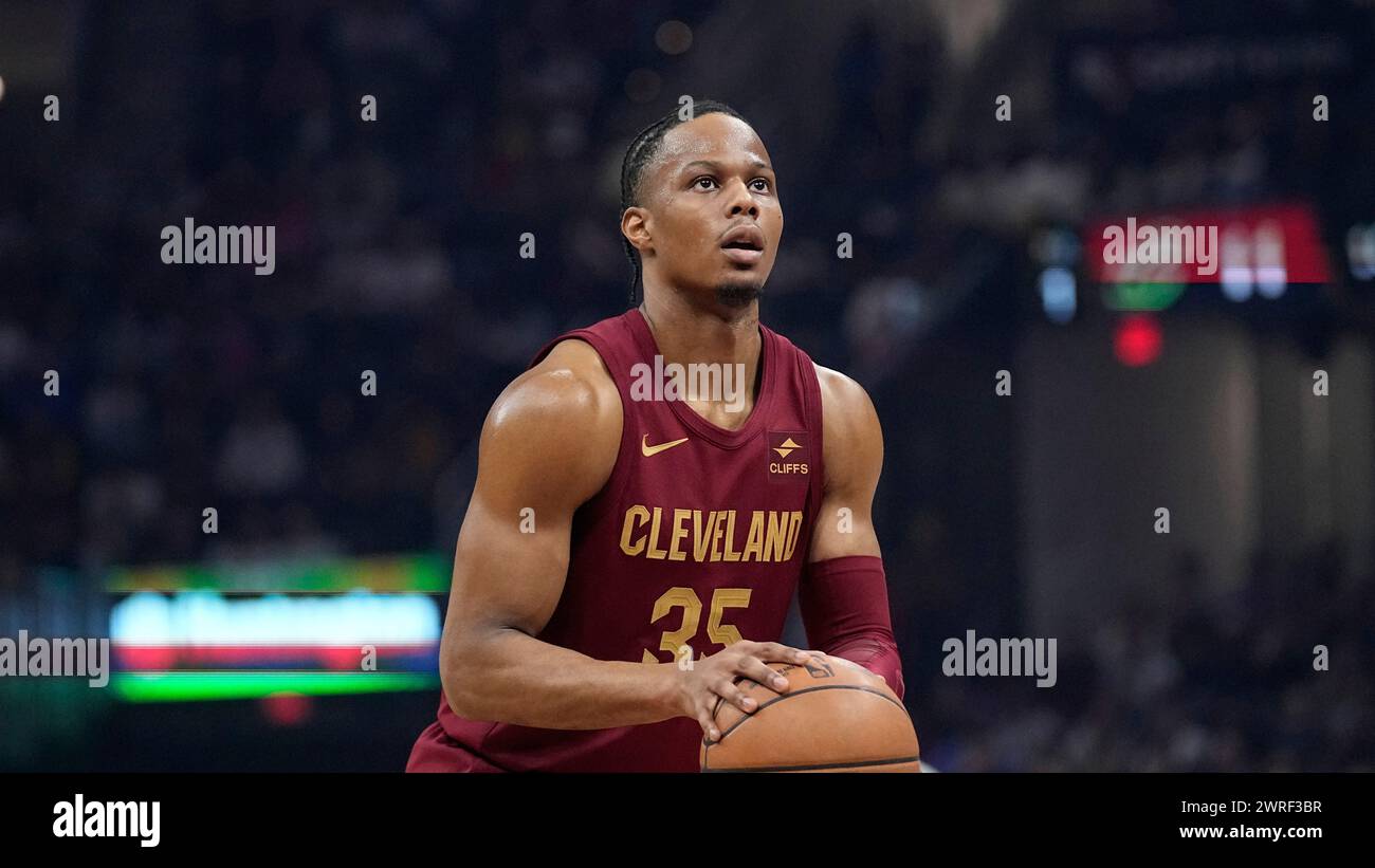Cleveland Cavaliers forward Isaac Okoro (35) during the first half of ...