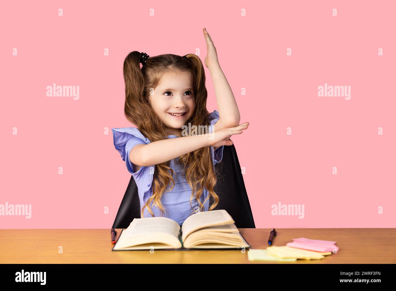 The girl is very nicely dressed and very delicate, the girl is dressed ...