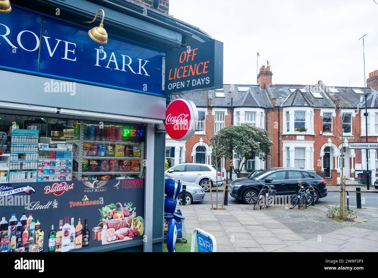 Corner shop london hi-res stock photography and images - Alamy