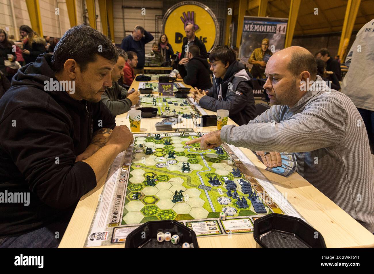 Apprendre et jouer hi-res stock photography and images - Alamy