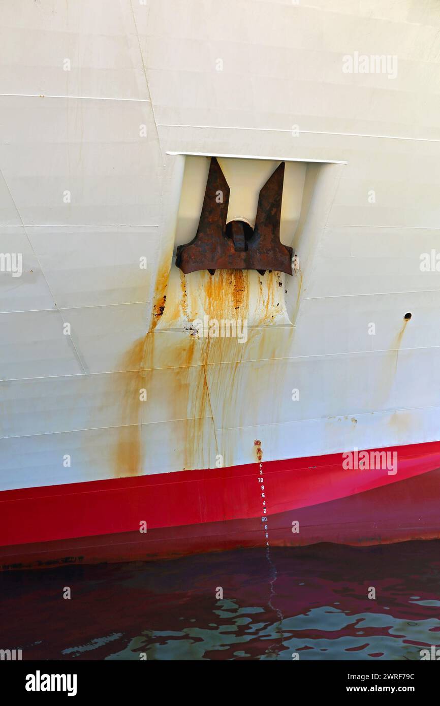 Big Heavy Rusty Anchor at White Ship Stock Photo - Alamy