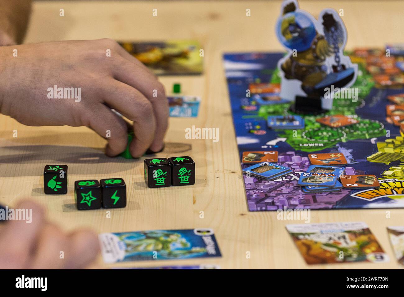 Apprendre et jouer hi-res stock photography and images - Alamy