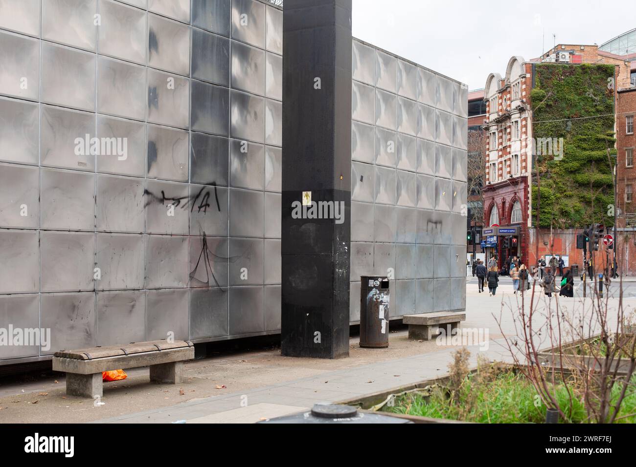 The Michael Faraday Memorial, Elephant and Castle, London Stock Photo ...