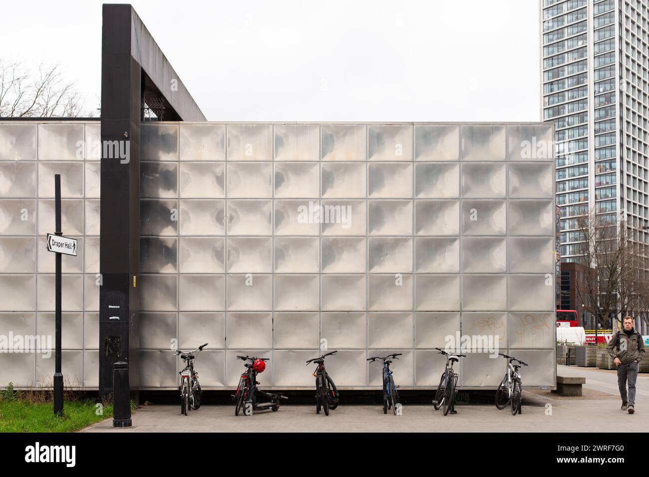 The Michael Faraday Memorial, Elephant and Castle, London Stock Photo ...