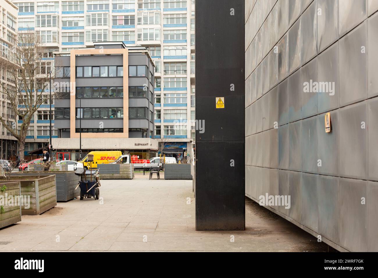 The Michael Faraday Memorial, Elephant and Castle, London Stock Photo ...