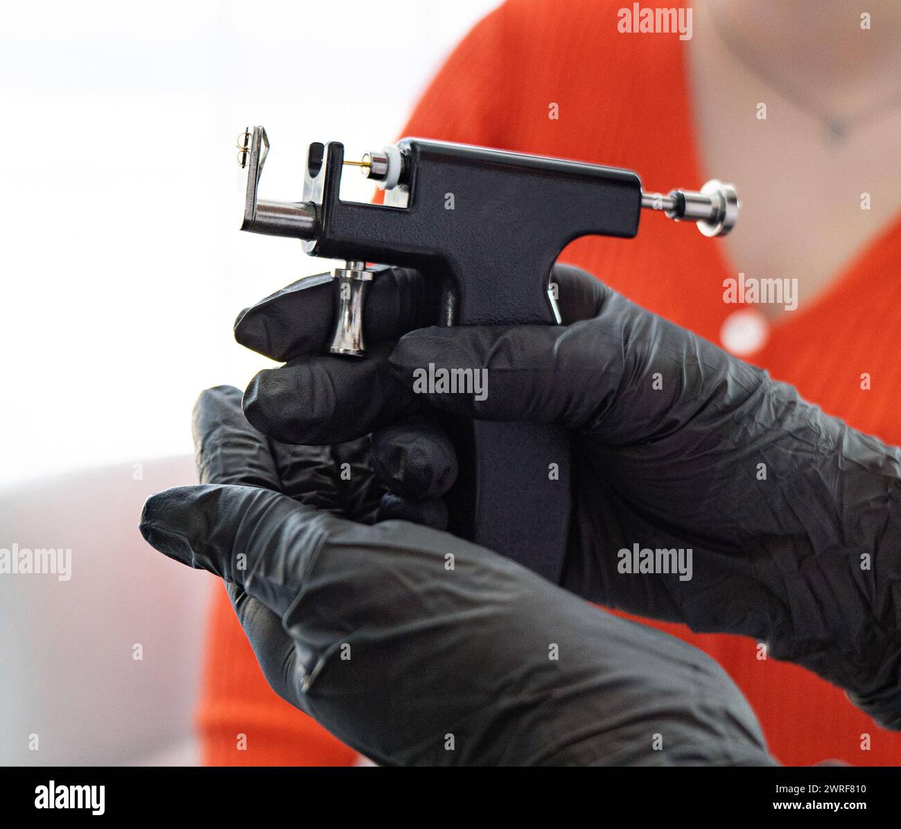 Blond women with gun hi-res stock photography and images - Alamy