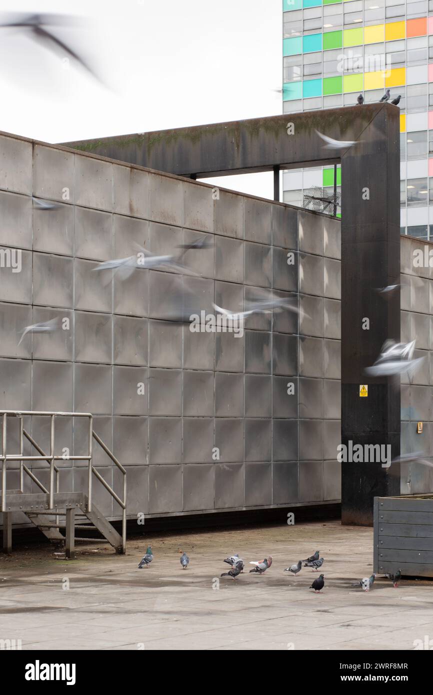 Michael faraday memorial elephant and castle hi-res stock photography ...