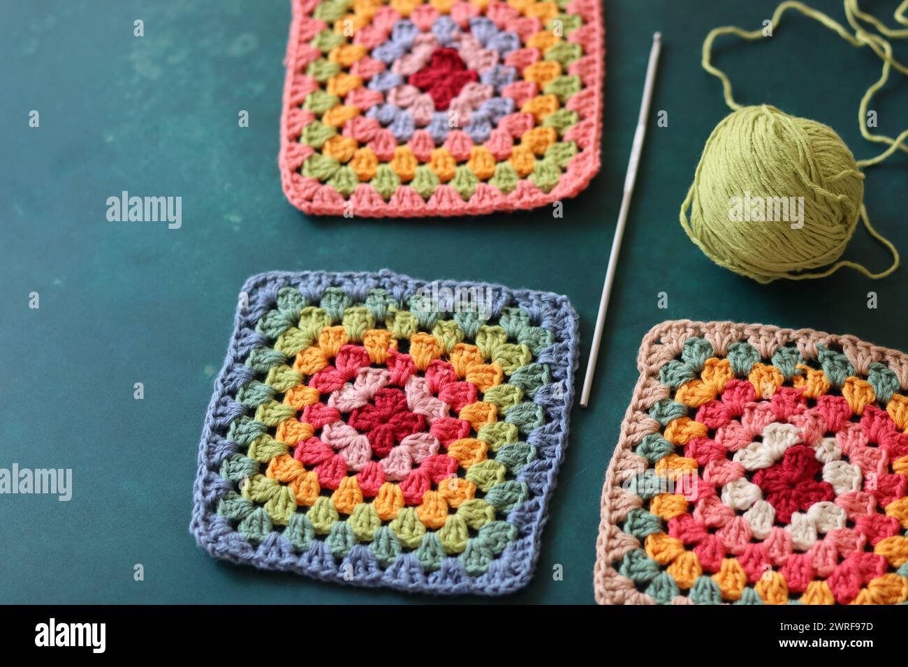 Mandala tutorial hi-res stock photography and images - Alamy