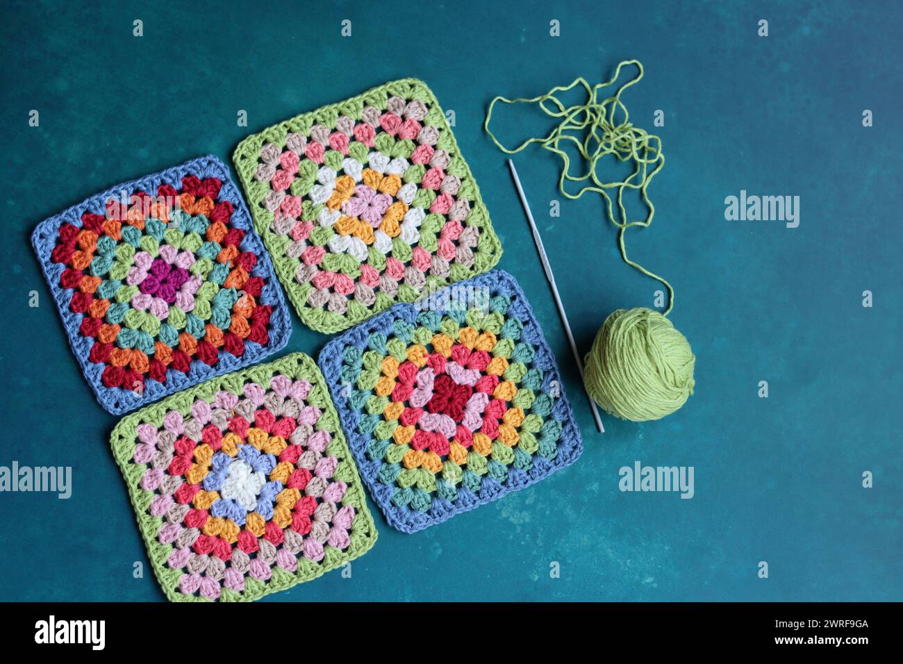 Mandala art tutorial hi-res stock photography and images - Alamy