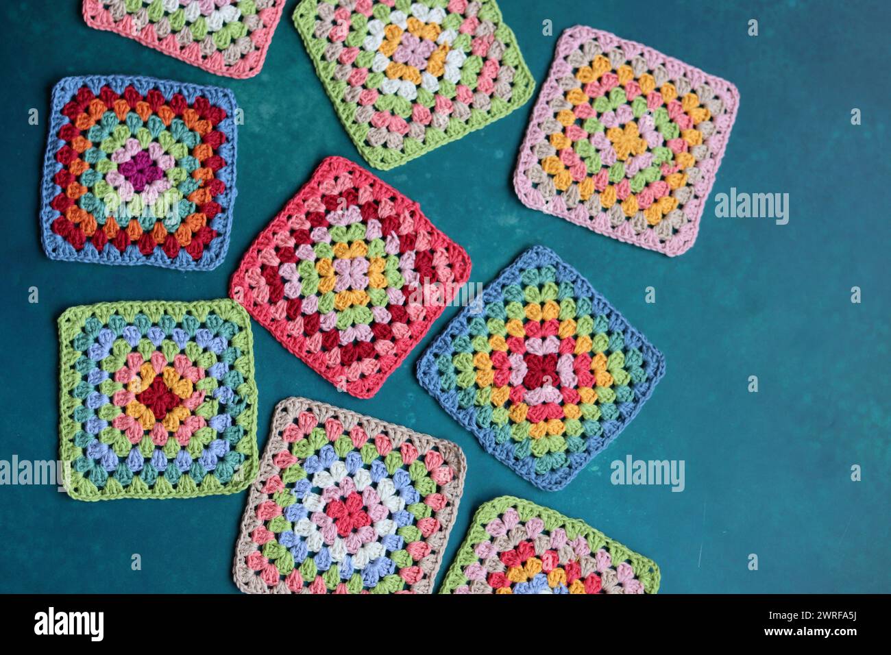 Mandala art tutorial hi-res stock photography and images - Alamy