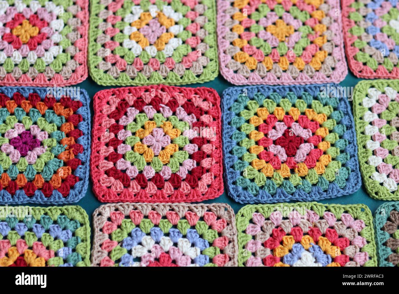 Mandala art tutorial hi-res stock photography and images - Alamy