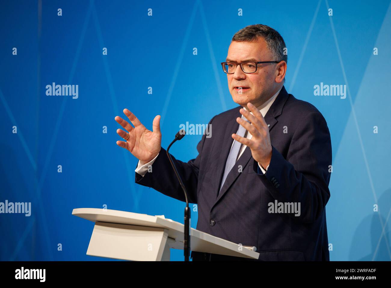 Soders cabinet hi-res stock photography and images - Alamy