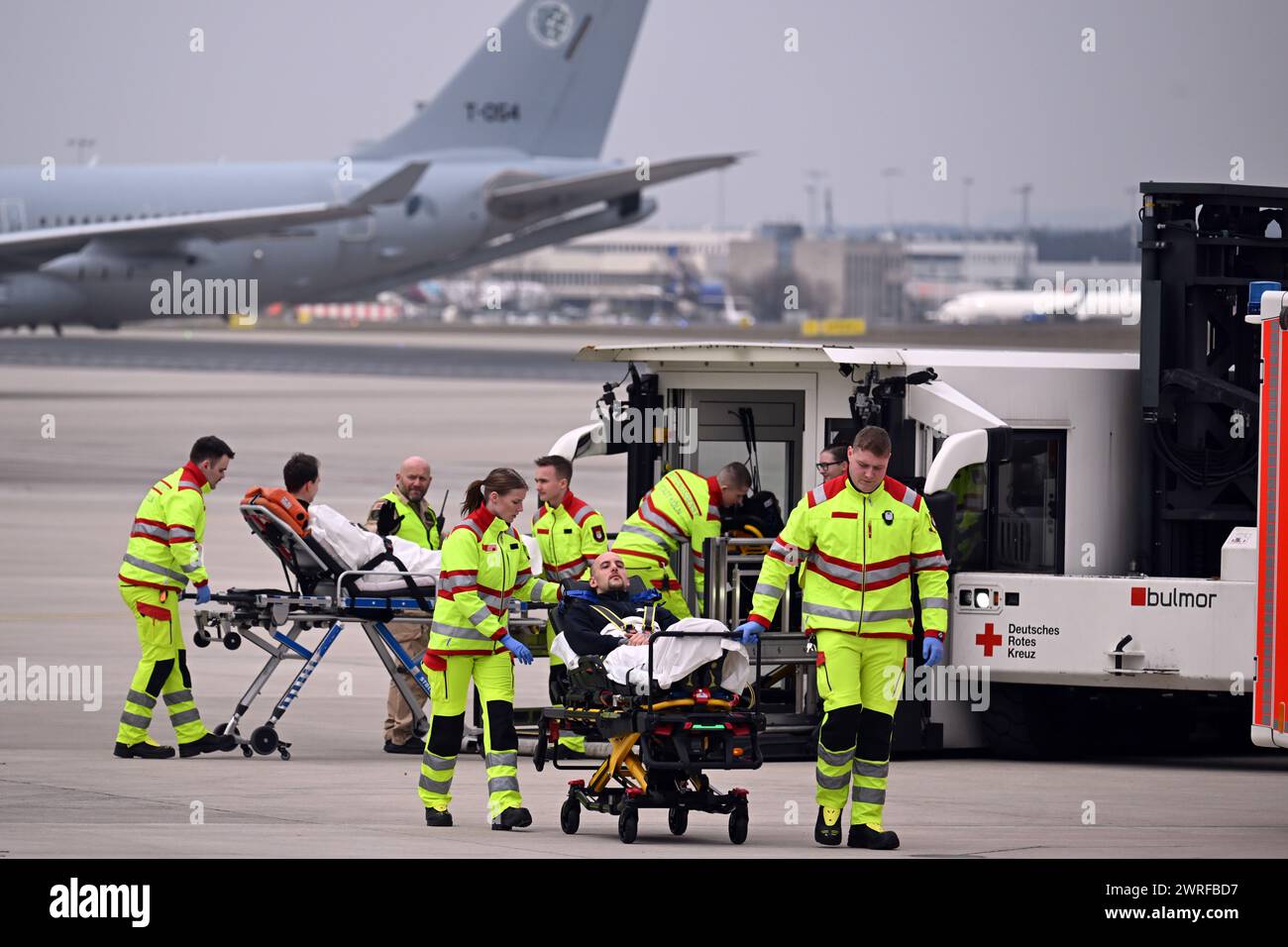 Ambu lift hi-res stock photography and images - Alamy