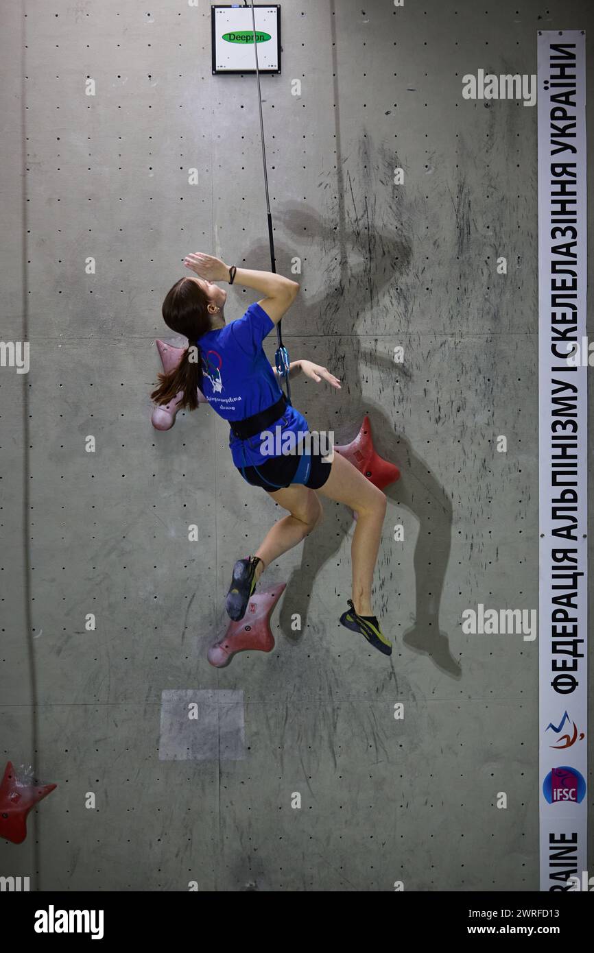 Indoor climbing fast hi-res stock photography and images - Alamy