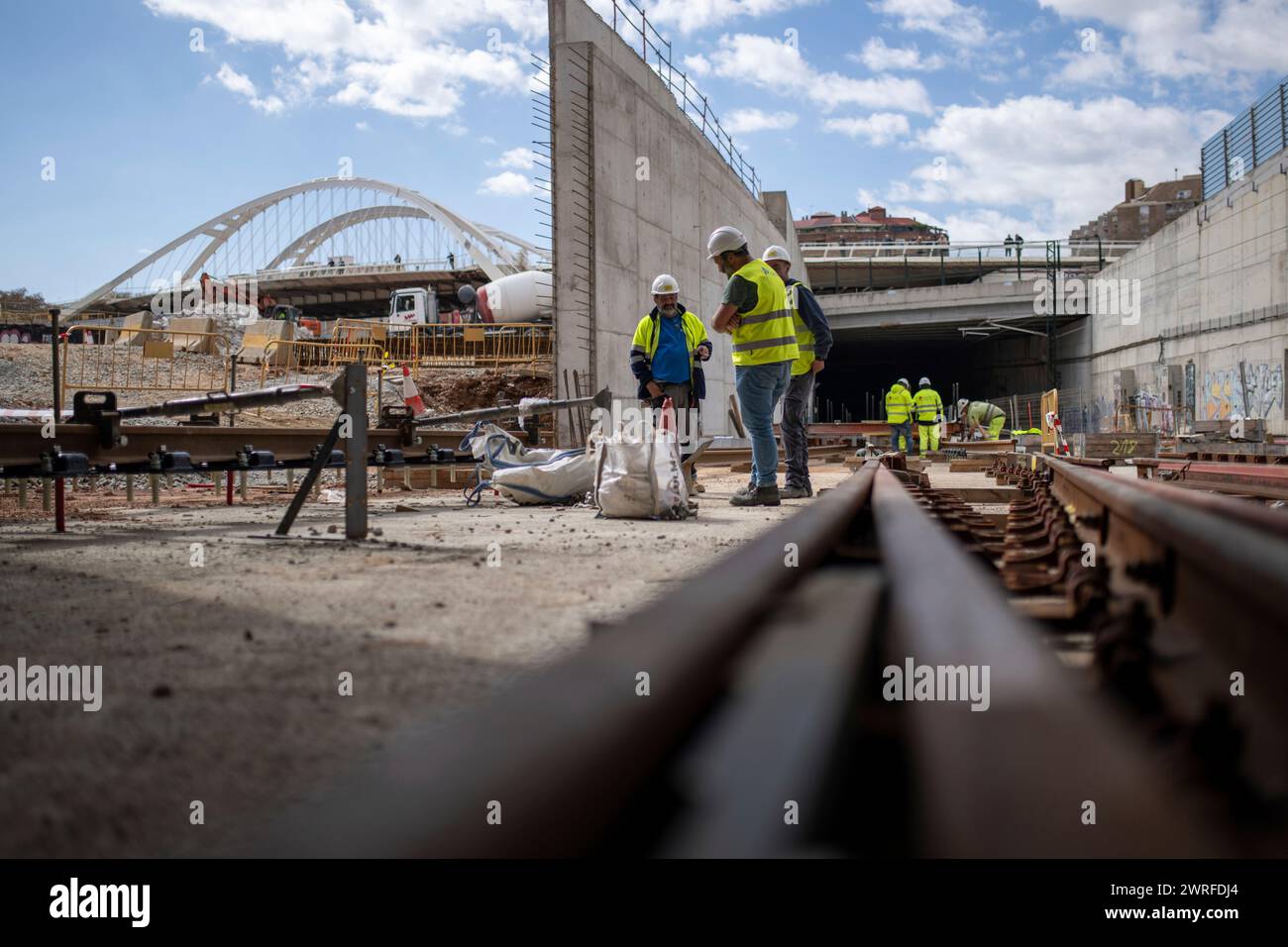 Workers work on the new phase of the central roof structure at La ...