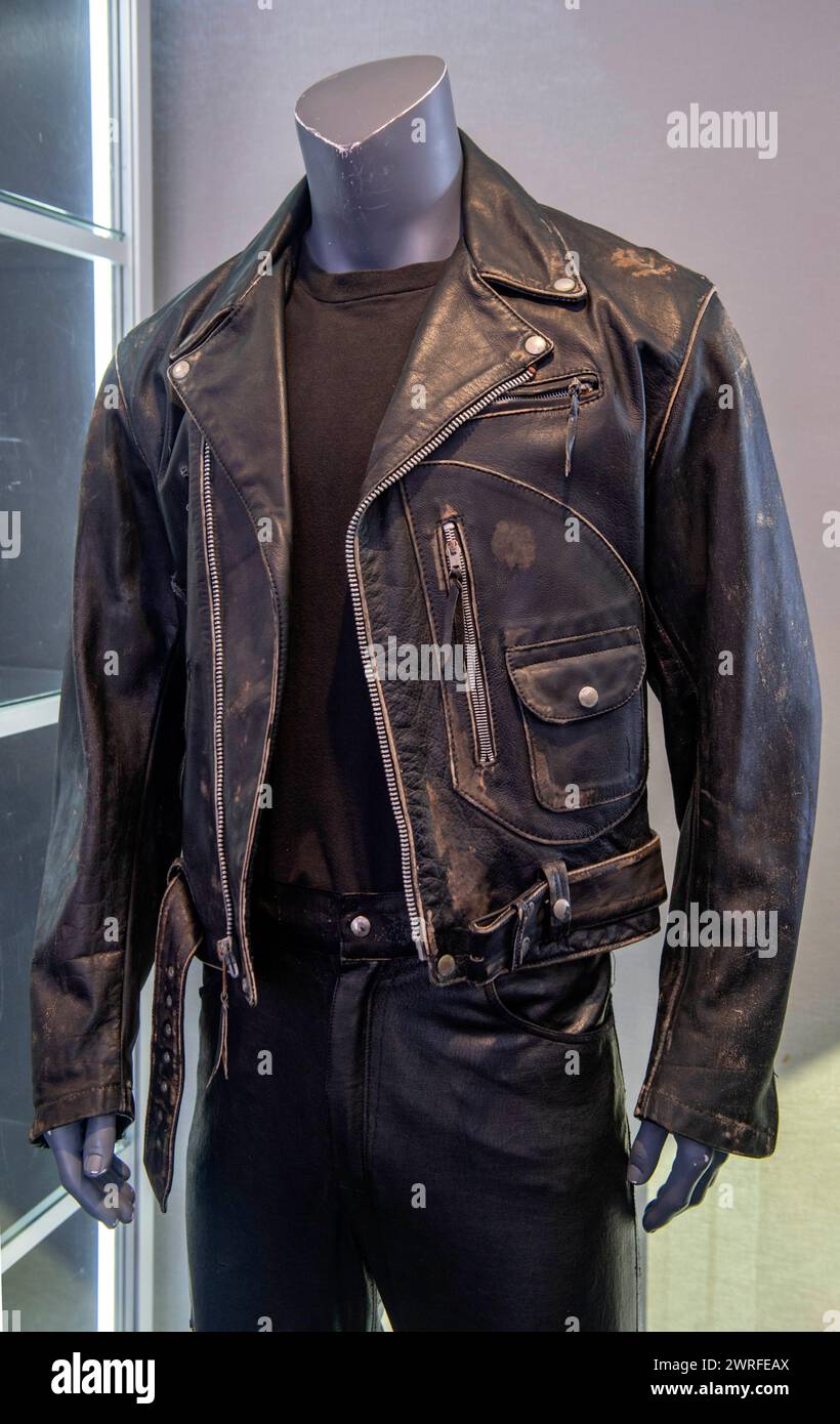 Terminator costume hi-res stock photography and images - Alamy