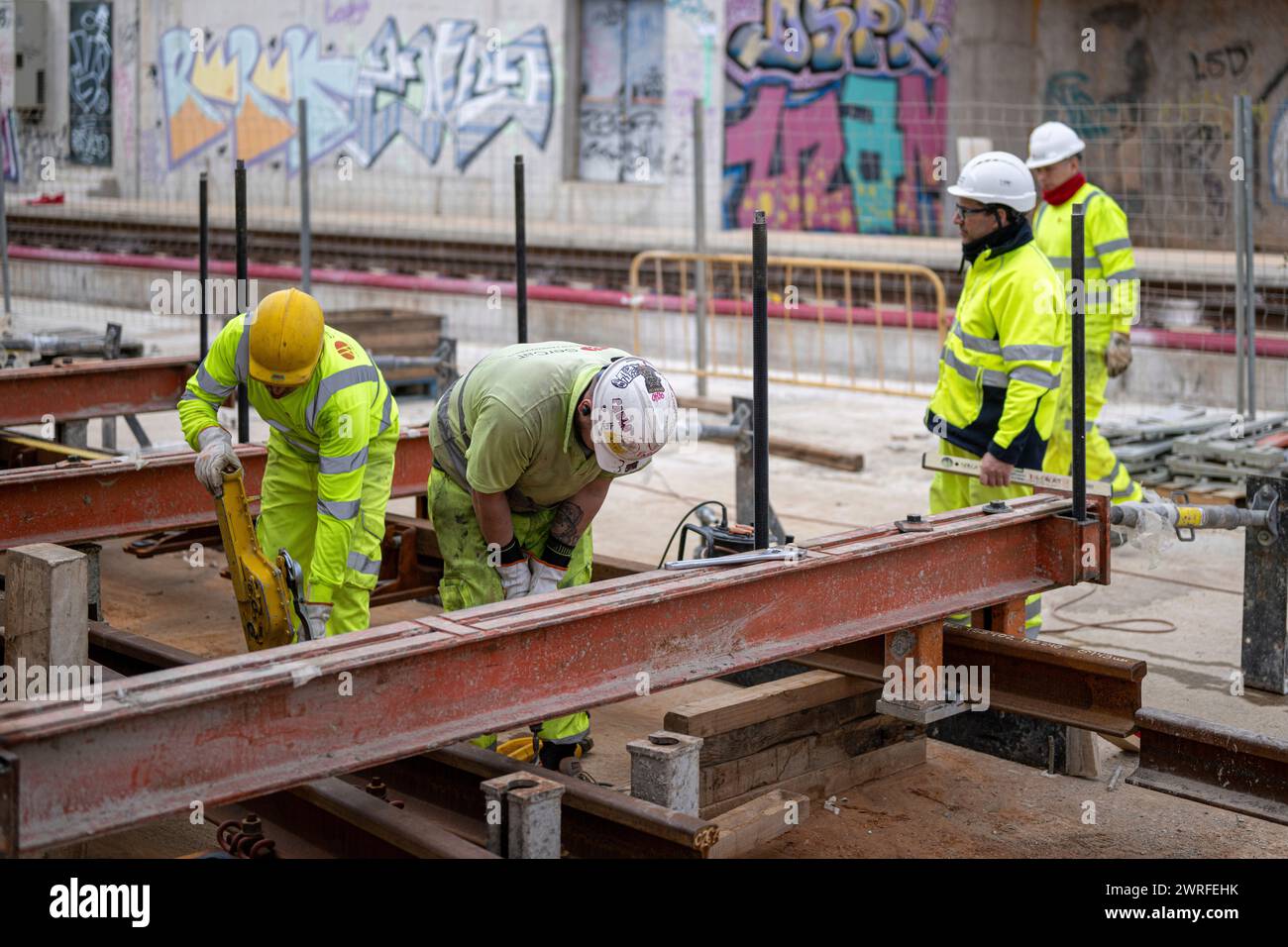 Workers work on the new phase of the central roof structure at La ...