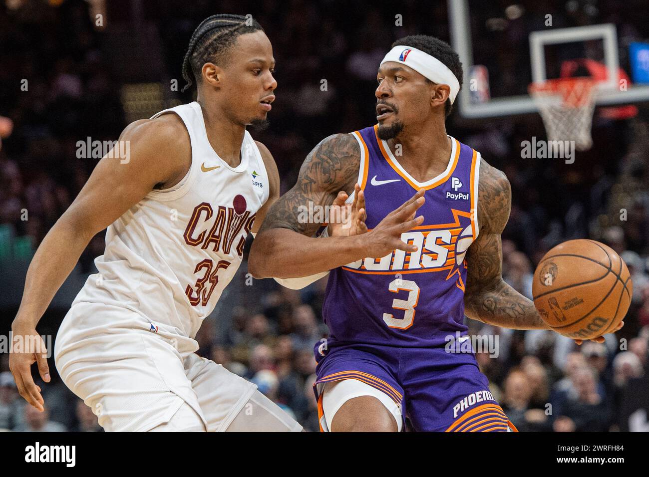 Cleveland Cavaliers' Isaac Okoro (35) guards Phoenix Suns' Bradley Beal ...
