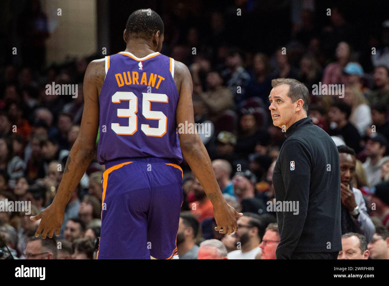 Phoenix Suns head coach Frank Vogel, right, talks with Kevin Durant (35 ...