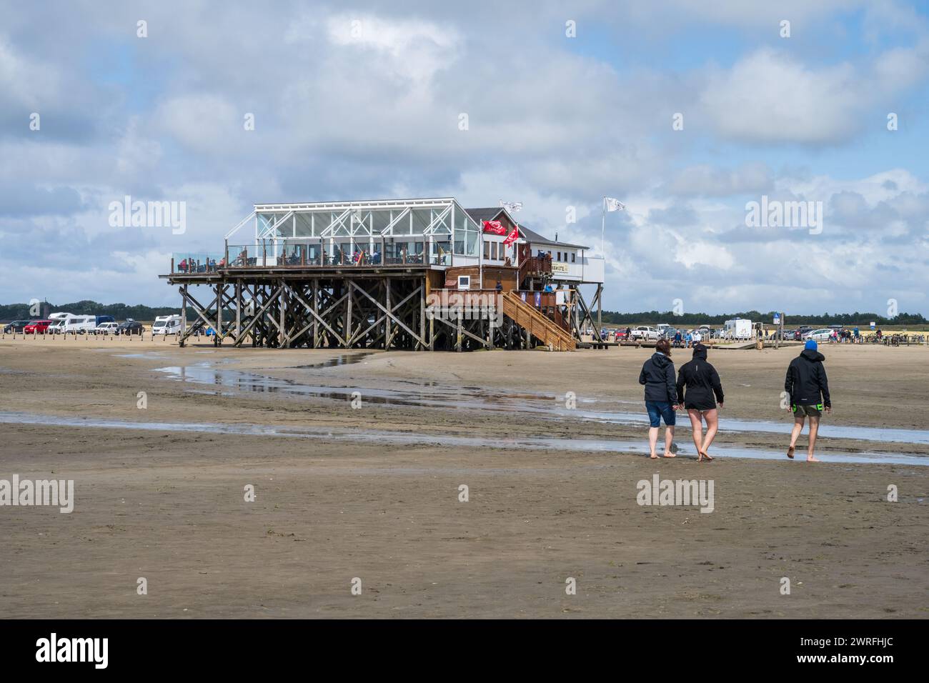 Landschaft St. Peter-Ording Pfahlbauten am Böhler Strand bei Ebbe Stock ...