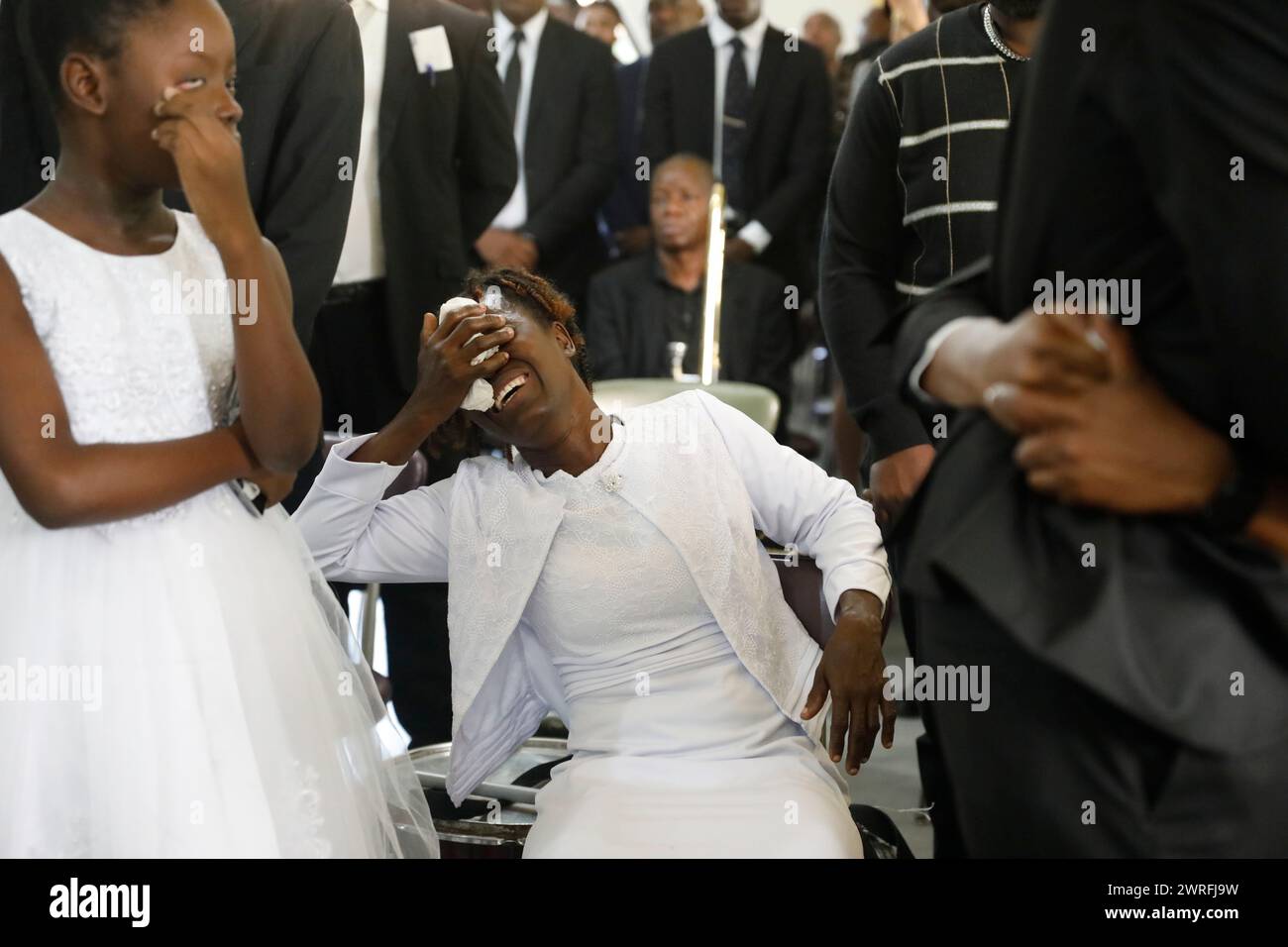 Relatives of police officer Luciana Pierre mourn during her memorial in ...