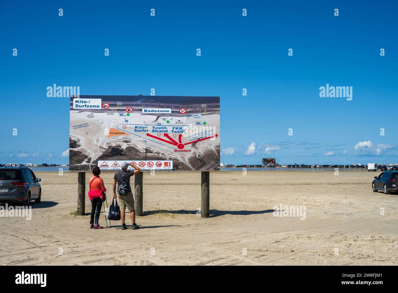 Strandparken auf dem Strand von St. Peter-Strand bei Niedrigwasser ...