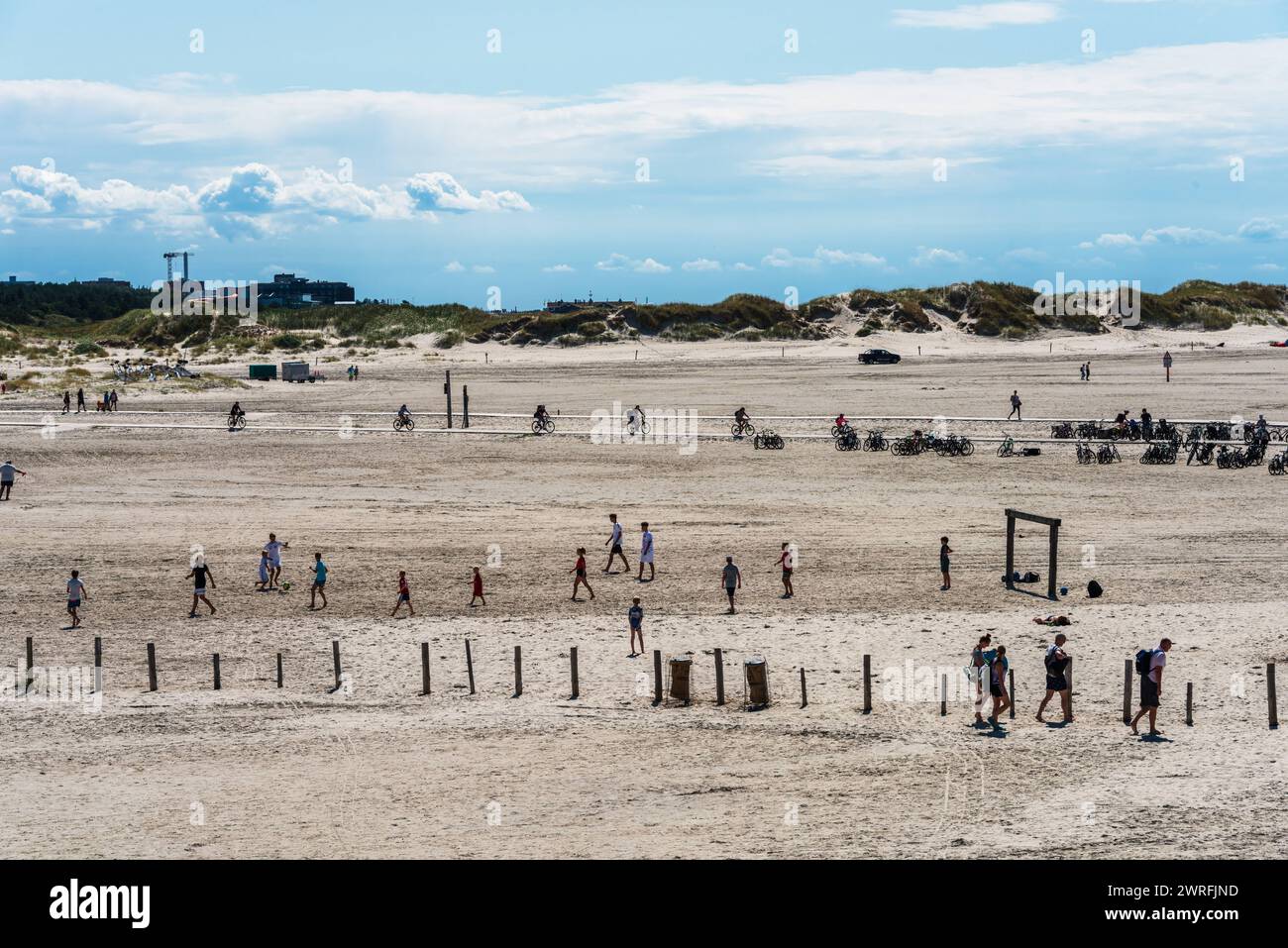 Strand und Dünen an der Nordsee bei St. Peter-Ording *** Beach and ...