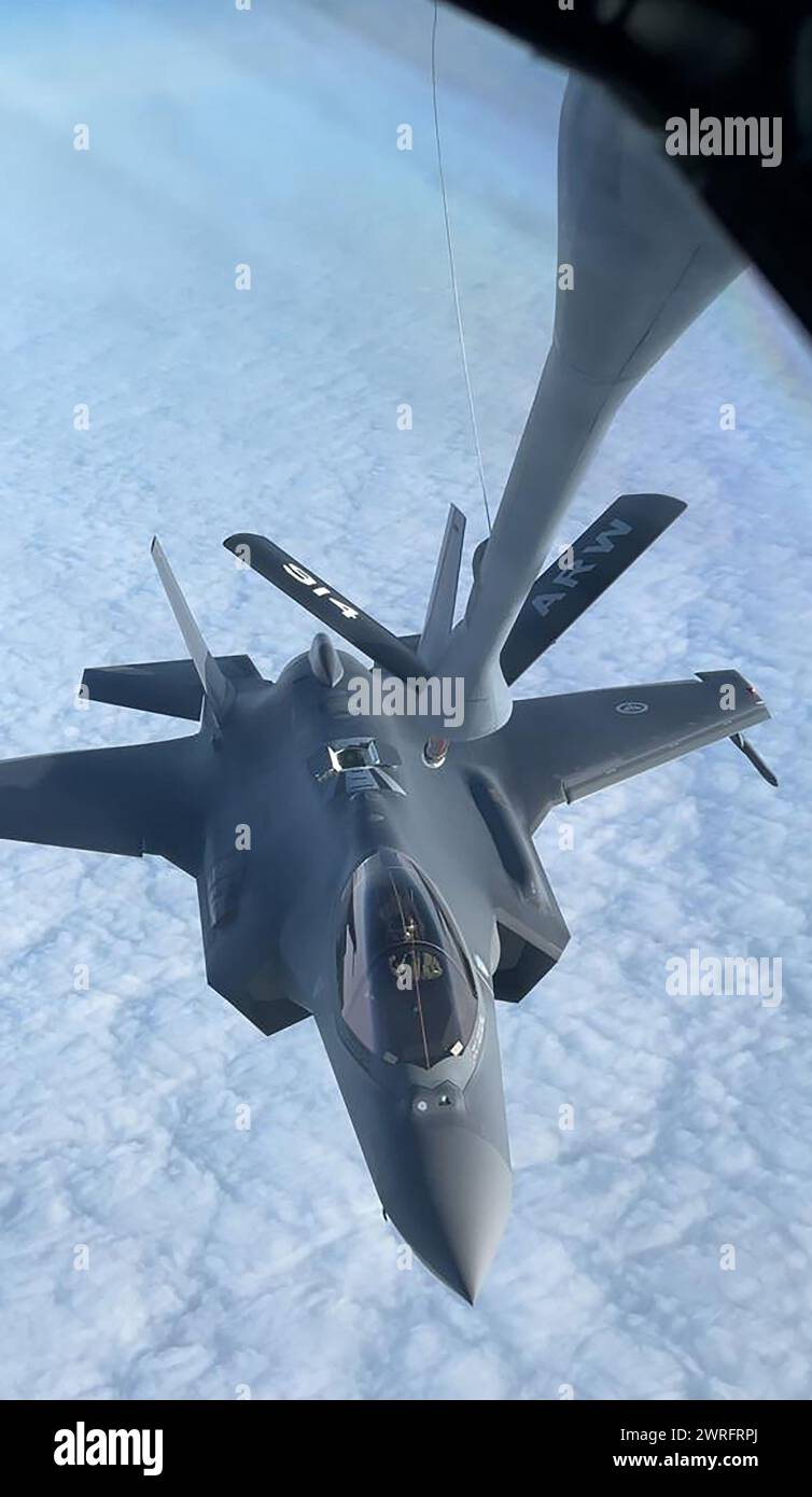 A Norwegian F-35 Lightning II, receives fuel from a 914th Air Refueling ...