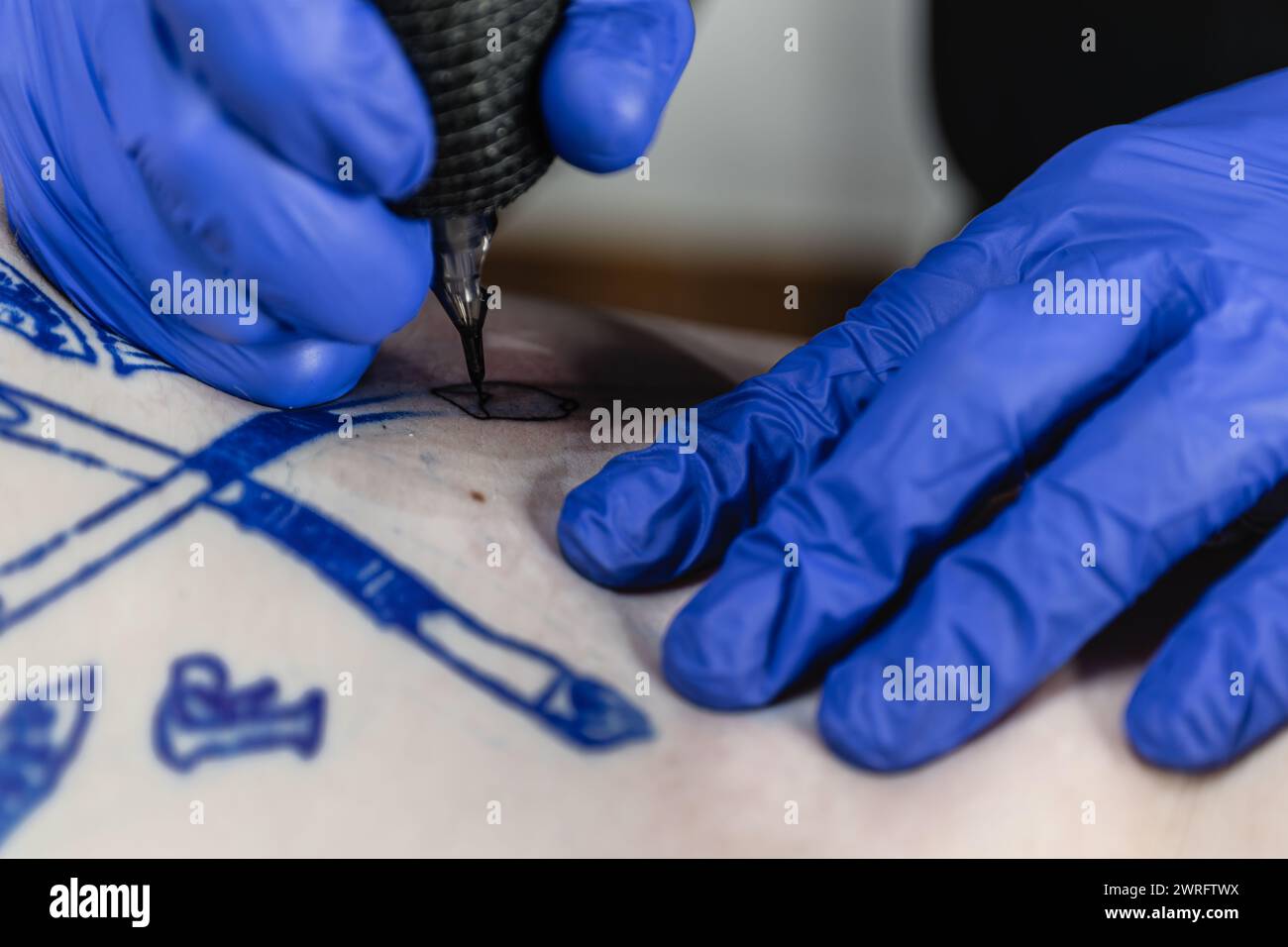 Extreme close up tattoo artist hi-res stock photography and images - Alamy