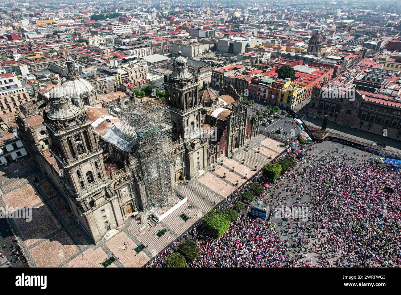 Metropolitan Cathedral of Mexico City of the capital's Zócalo on ...
