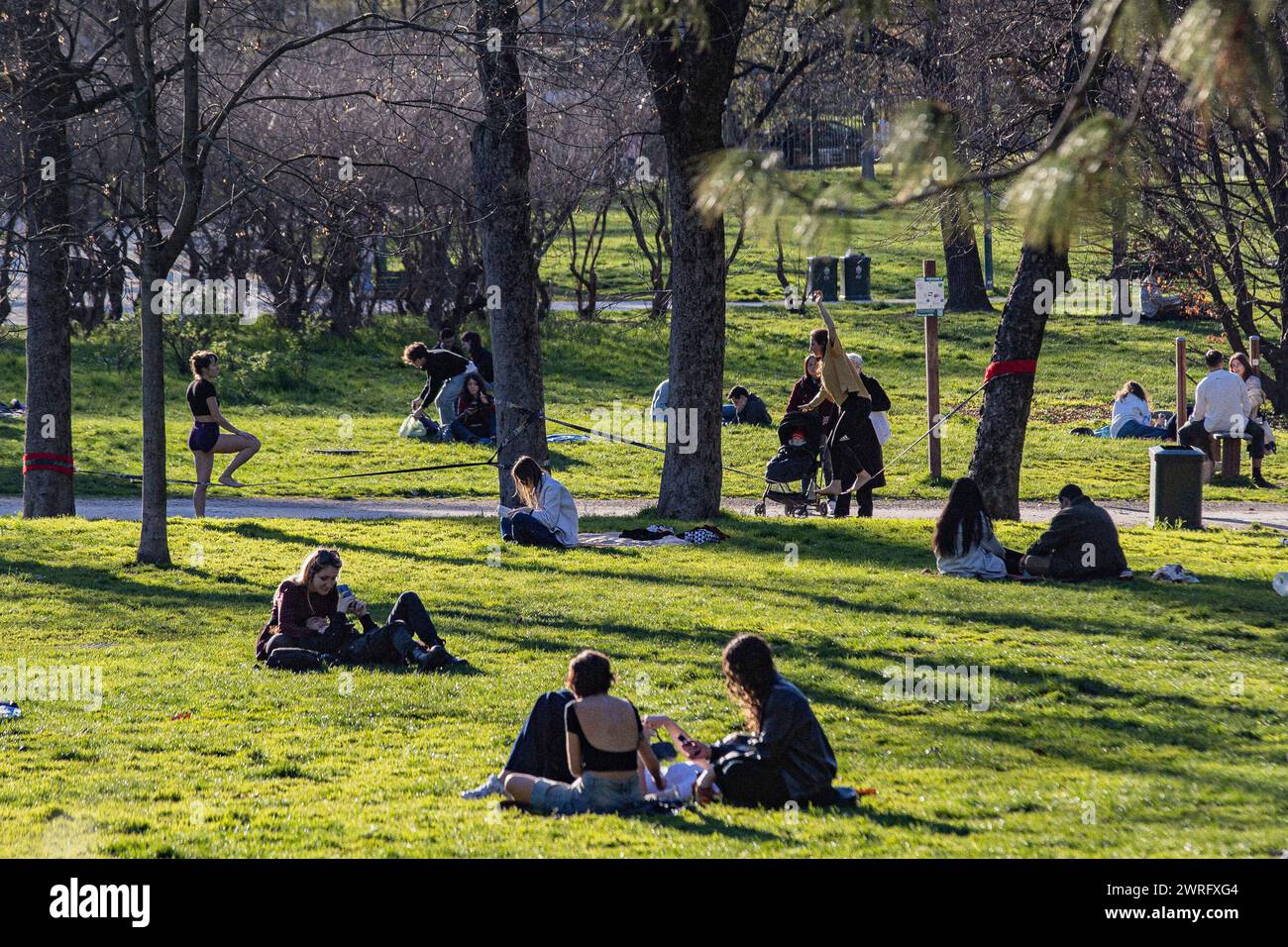 Milano, Italia. 12th Mar, 2024. Primavera Calda nel centro di Milano ...