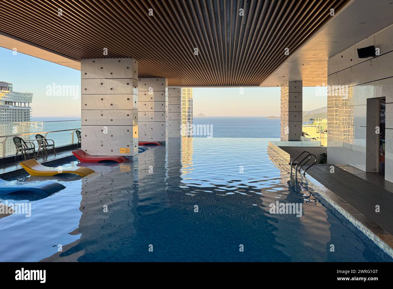 Swimming pool on roof top with beautiful ocean view Stock Photo - Alamy
