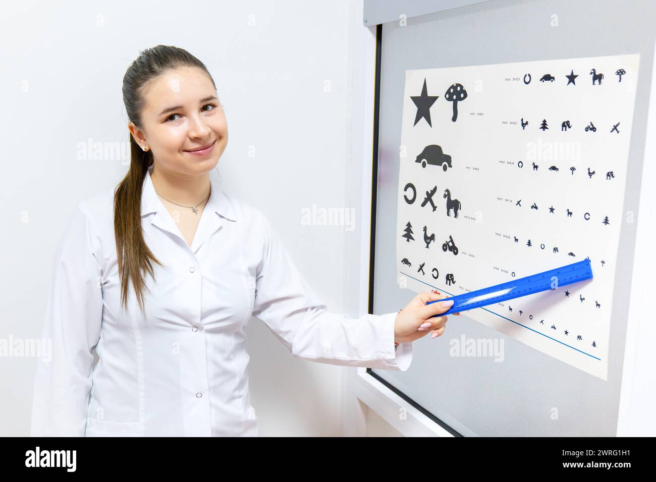 Chart pointing hi-res stock photography and images - Alamy