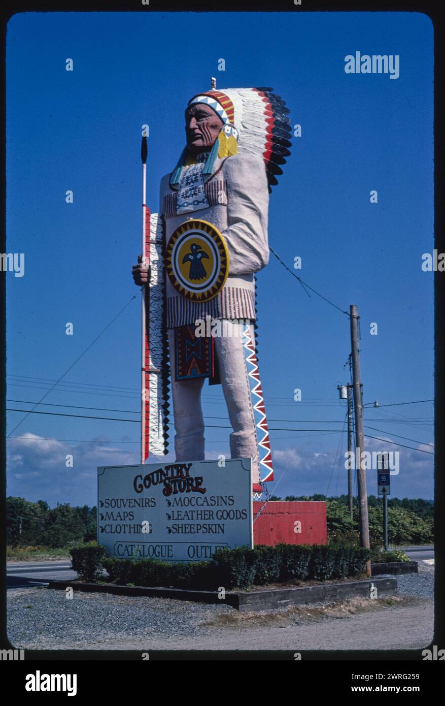 Giant Chief Passamaquoddy statue at Gasco Bay Trading Post, Route 1 ...