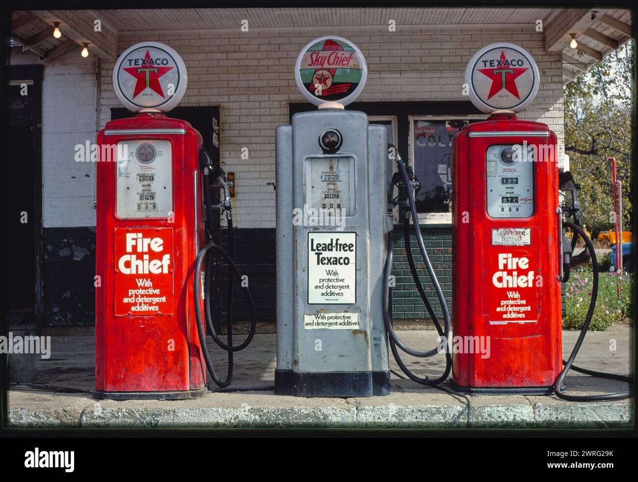 Texaco gas station 1970s hi-res stock photography and images - Alamy