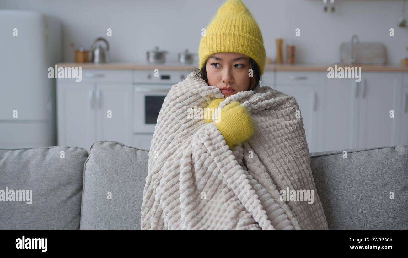 Coverlet headdress hi-res stock photography and images - Alamy