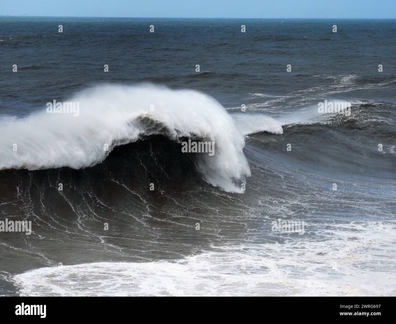 Crestas de las olas hi-res stock photography and images - Alamy