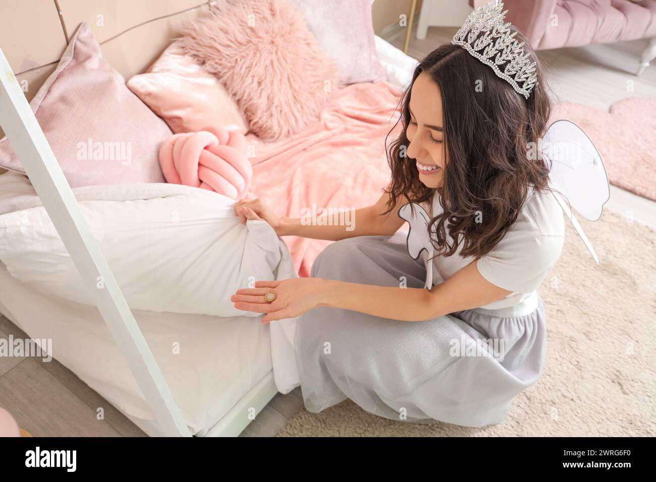 Girl tooth fairy money hi-res stock photography and images - Alamy