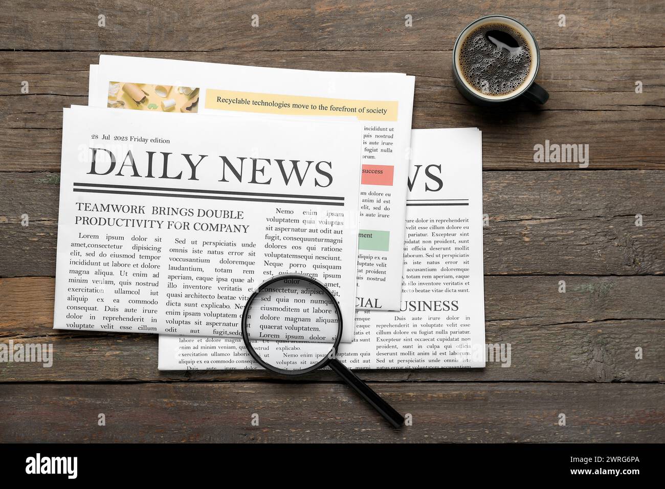 Magazine magnifying glass hi-res stock photography and images - Alamy