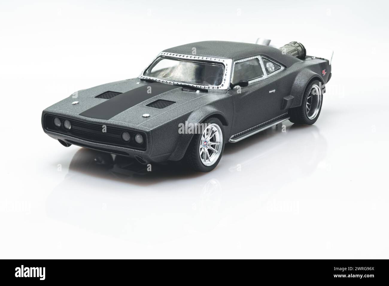 Fast&Furious Dodge Ice Charger 1:43 model car, front view, white ...