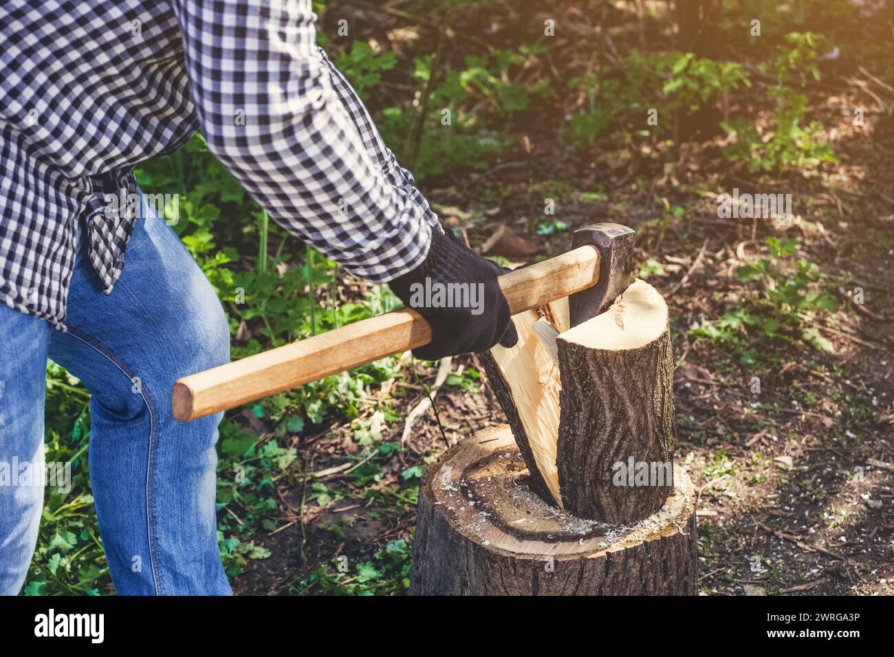 Axe in tree stump hi-res stock photography and images - Alamy
