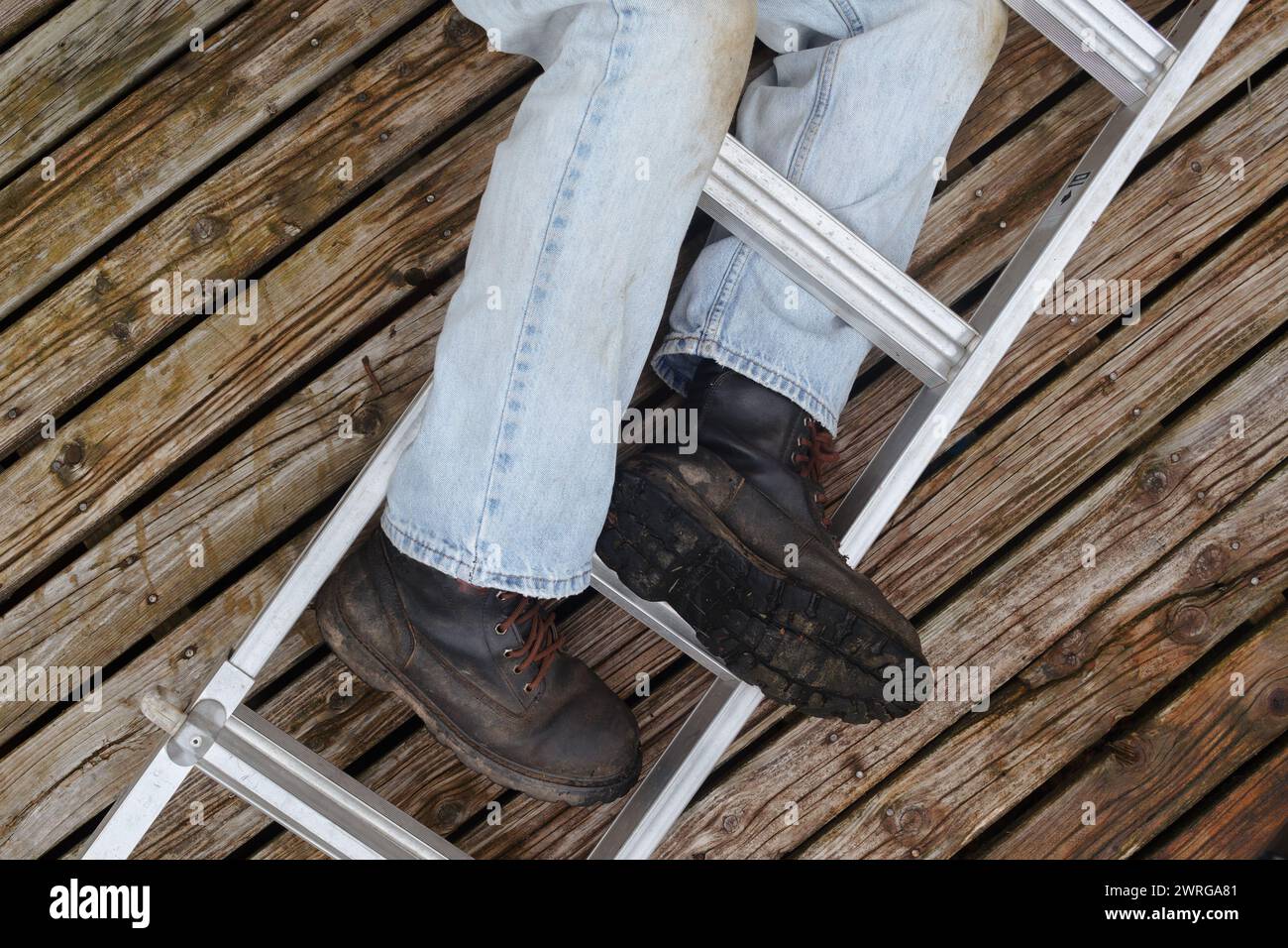 Worker falling of ladder hi-res stock photography and images - Alamy
