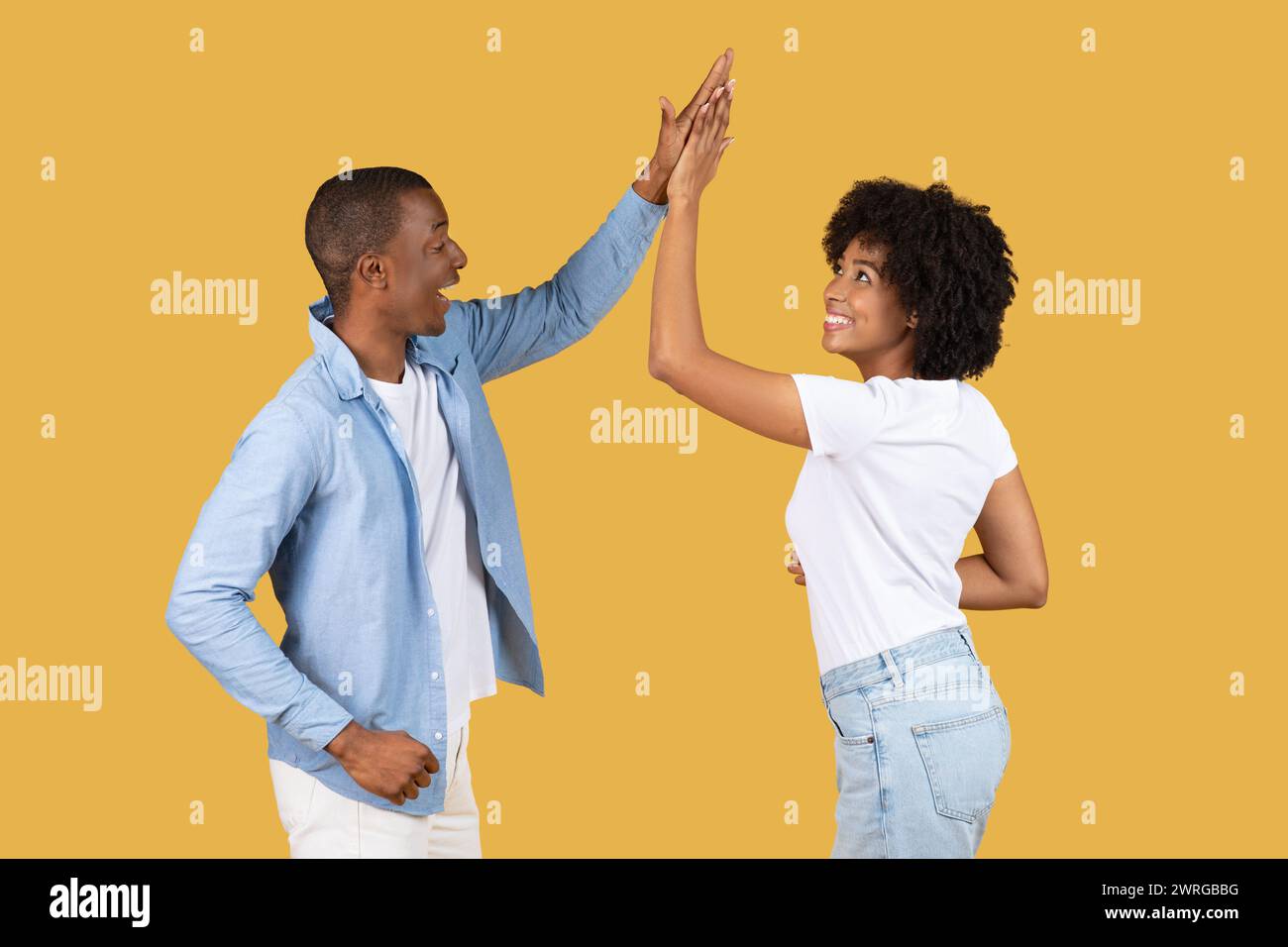 Millennial friends high fiving hi-res stock photography and images - Alamy