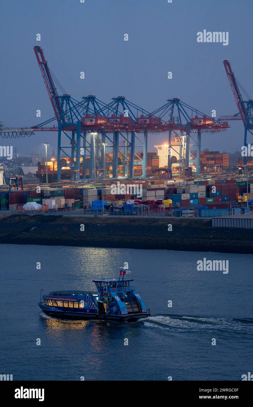 Container terminal Tollerort, container ships are loaded and unloaded ...