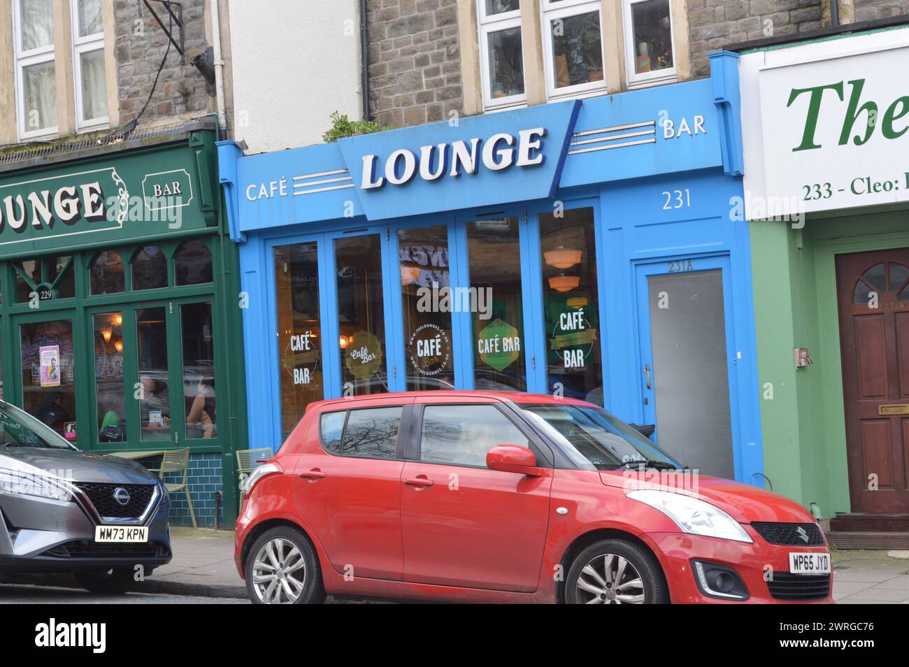 British restaurant chain loungers hi-res stock photography and images ...