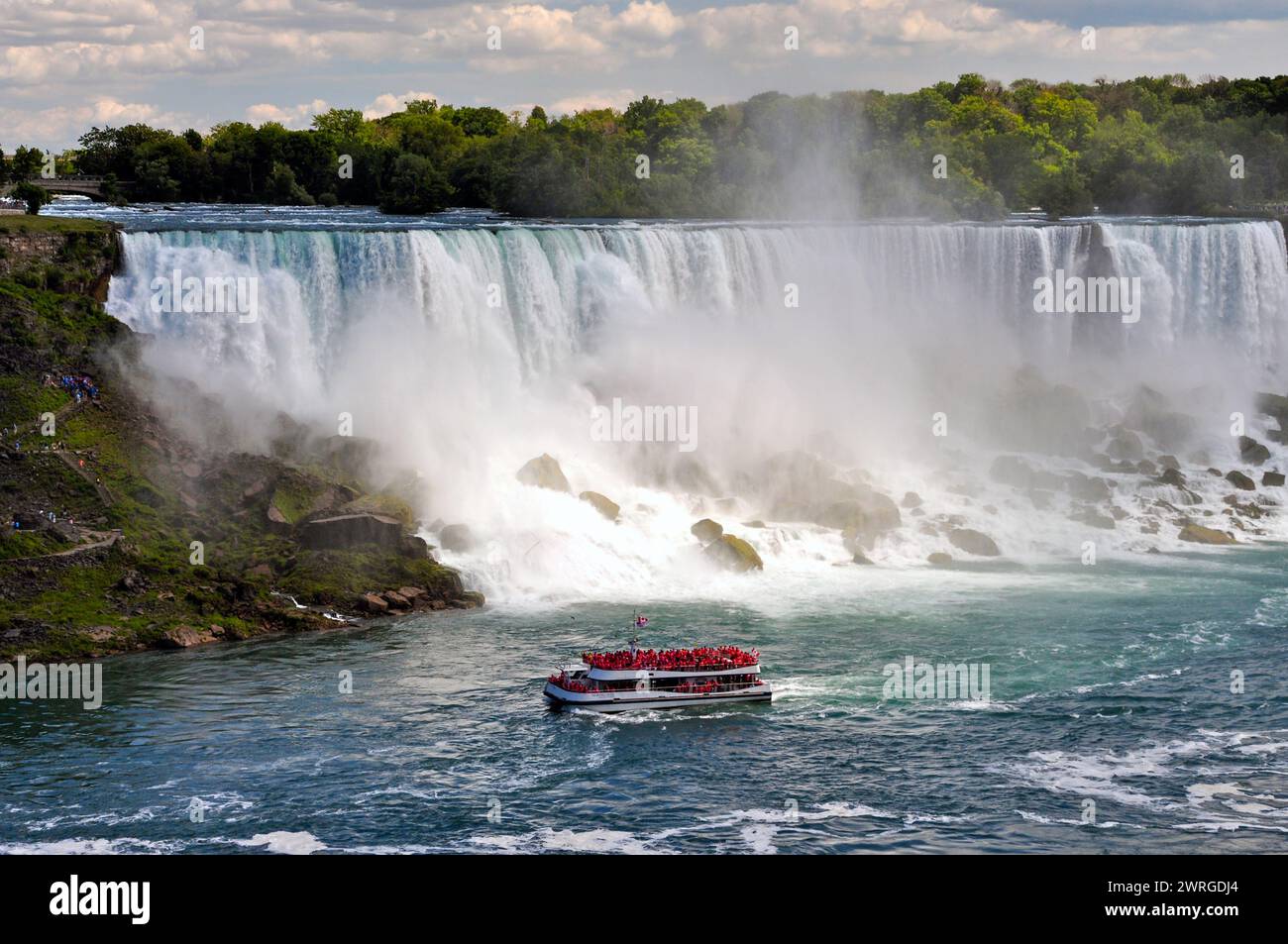 Hornblower Group tour boat filled with crowds throughout summer at ...
